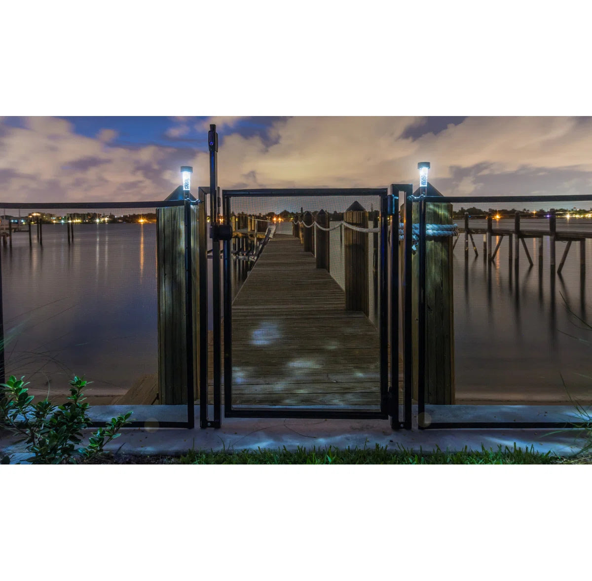 Vinyl Gate - GATE ONLY (ADDITIONAL FENCING SOLD SEPARATELY) – Wayless